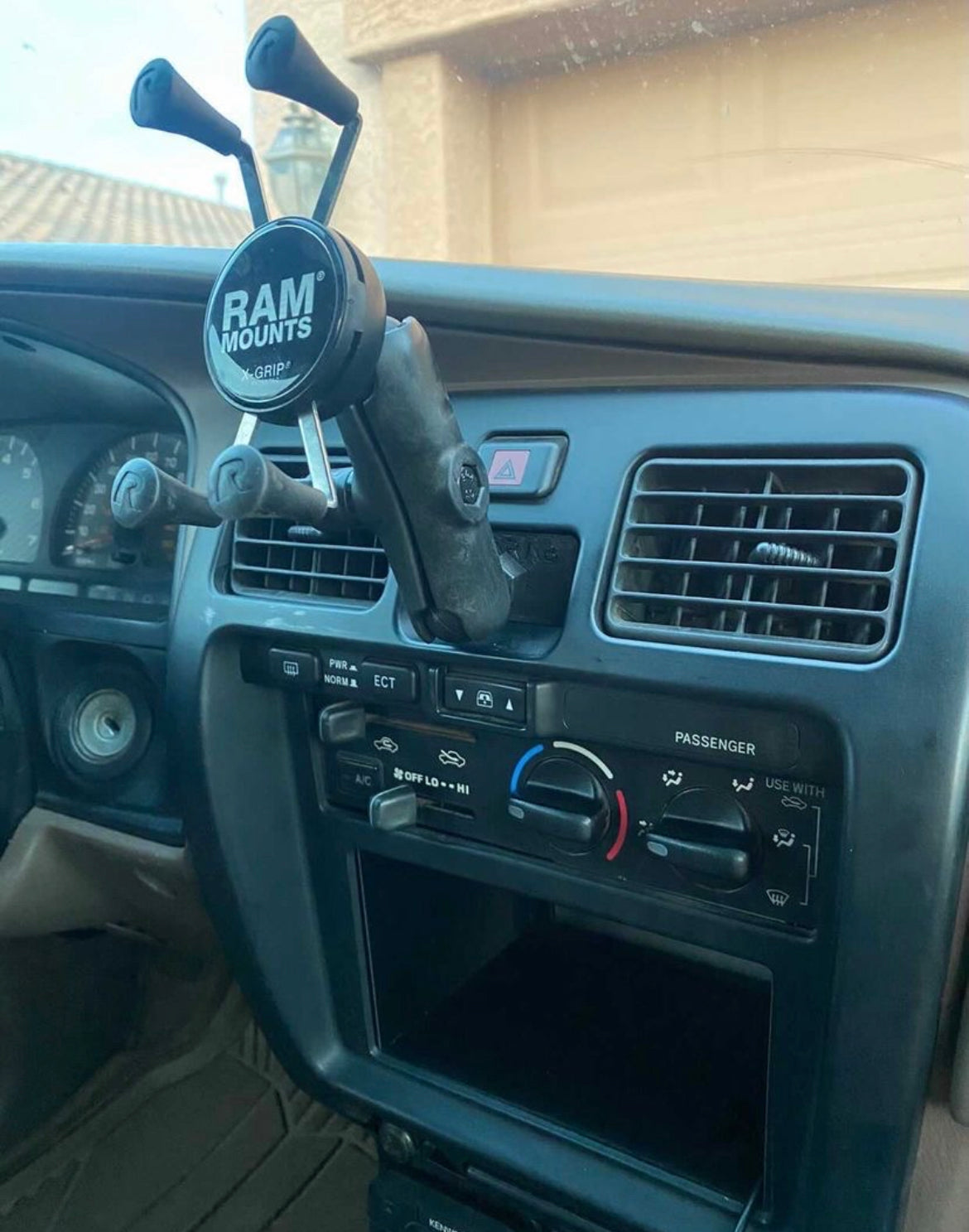 3G4R Phone Mount (1996-2002 Toyota 4runner) – Scarab Offroad